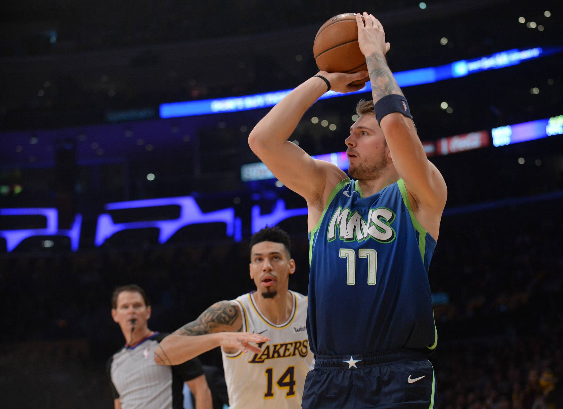 Luka Doncic Dazzles and 12 Other Observations From Mavericks-Lakers ...
