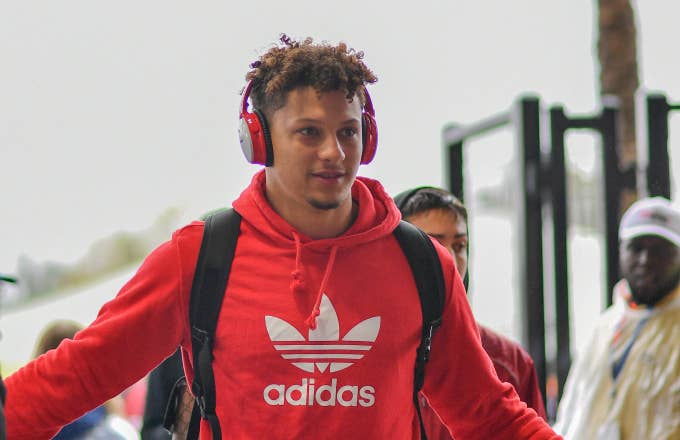 The Chiefs Won't Let Patrick Mahomes Play Basketball After Viral Video ...