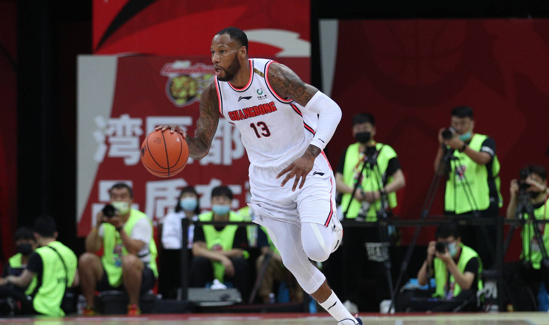 Video Shows Basketball Fans in China Yelling Racial Slurs at Ex-NBA ...