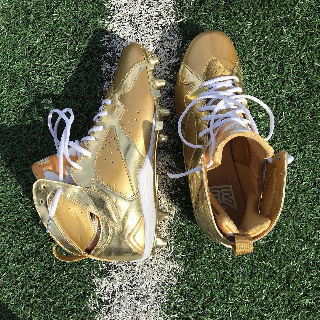 Earl Thomas Has Gold Air Jordan Cleats, Too | Complex