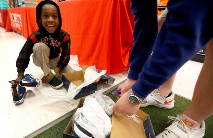 These Volunteers Blessed Homeless Children With Brand New Sneakers ...