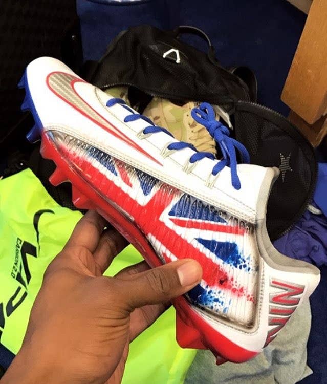 Victor Cruz Has Union Jack Cleats for London Game | Complex