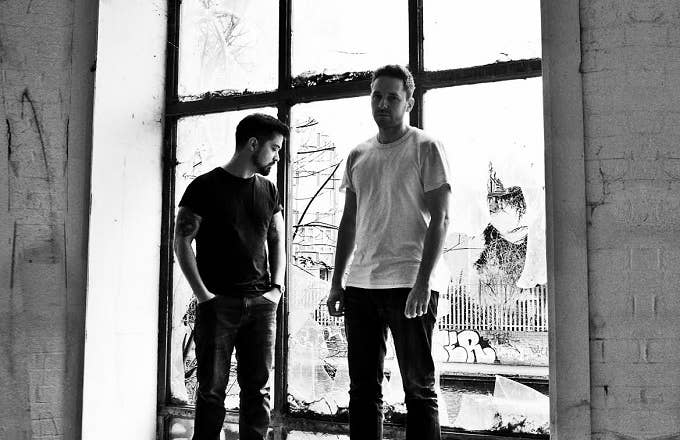 Premiere: KAS-tro Tap Che Lingo For New Single "Hard Again" | Complex