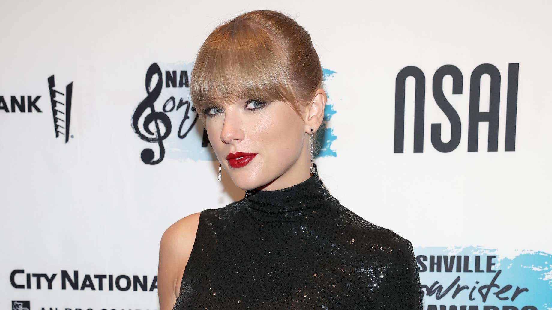 Here Are the First Week Numbers for Taylor Swift's Chart-Topping Album ...