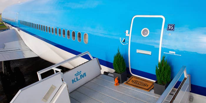 You Can Now Spend the Night on a Converted Airplane Hotel on Airbnb ...