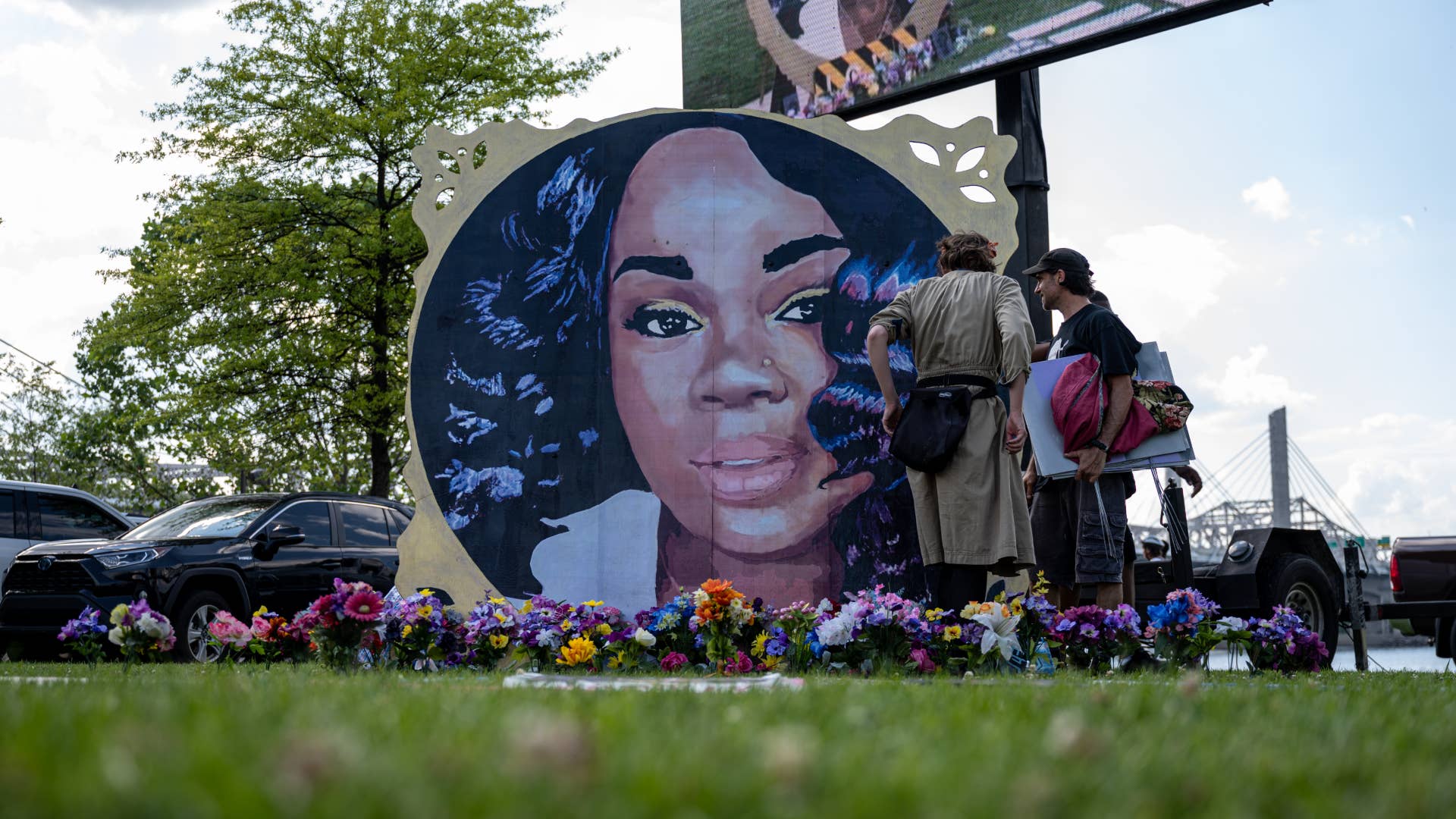 Lawsuit Claims Breonna Taylors Death Possibly Captured On Police