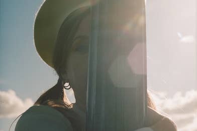 Premiere: London Singer-Songwriter Lyves Unveils Cinematic New Single ...