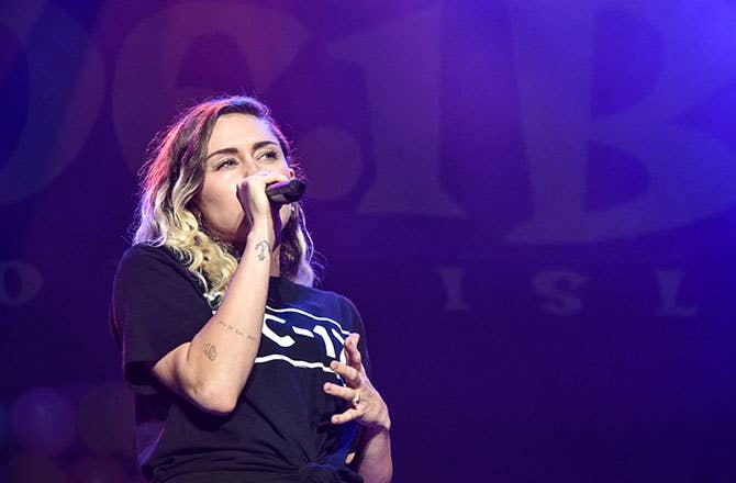 Miley Cyrus Promises to 'Be Good Tonight' After Raunchy 2013 VMAs ...