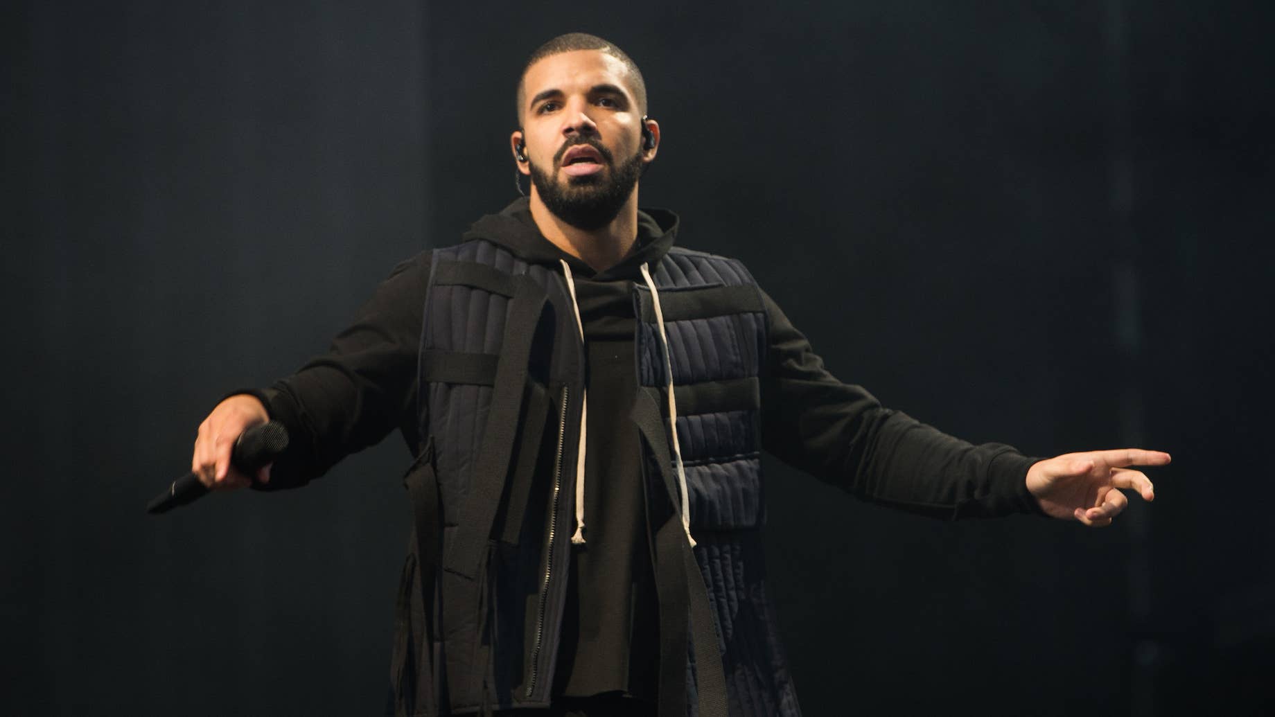 Drake Reportedly Undergoes Knee Surgery | Complex