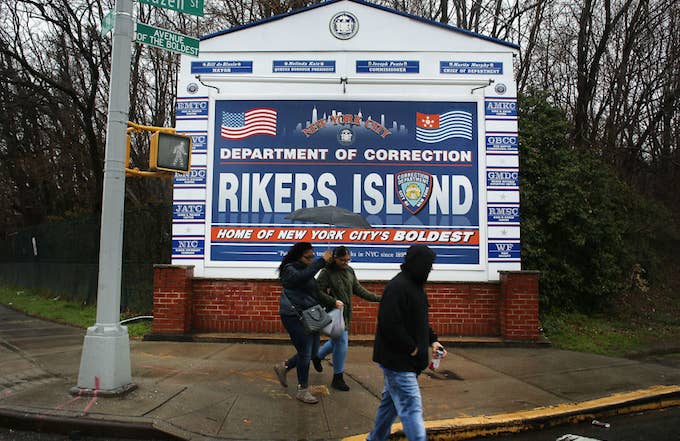 Prisoner Escapes Rikers Island, Facility On Lockdown | Complex