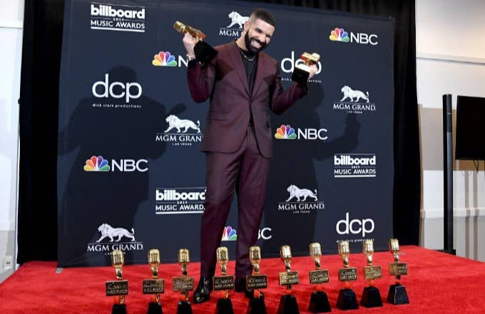 Smash Mouth Trashes 'Glorified Mascot' Drake Over Courtside Raptors ...
