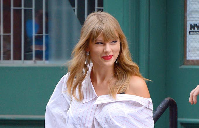 Taylor Swift Donates Tour Tickets to Grieving Massachusetts City | Complex