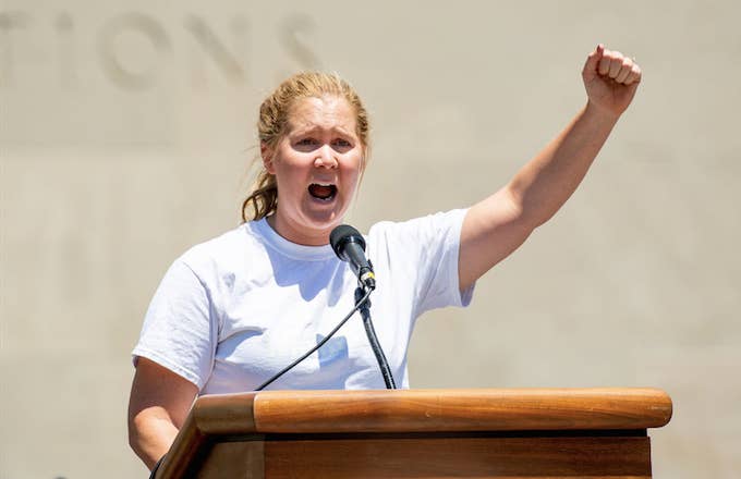 Amy Schumer, Emily Ratajkowski Detained at Brett Kavanaugh Protests ...