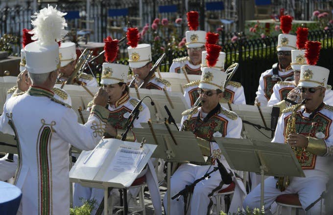 Florida State Band Spells Out "Beyoncé" During Routine at Rose Bowl ...