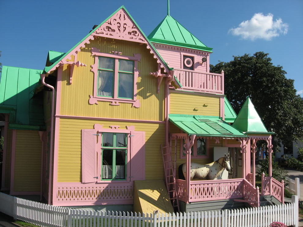 20 Fictional Homes You Wish You Could Live In