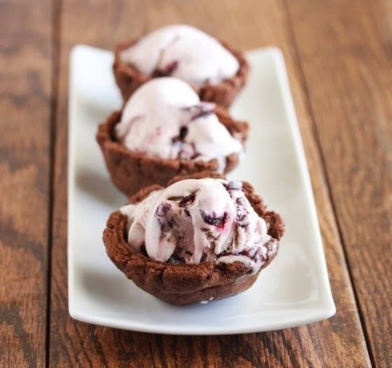 10 Delightfully Edible Ice Cream Bowls