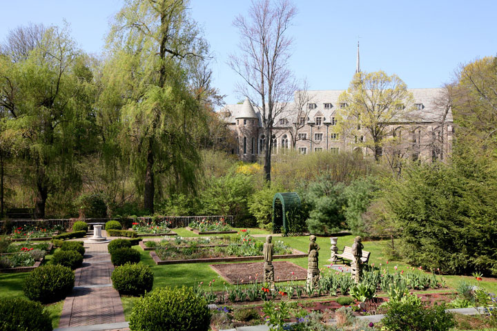 31 Insanely Beautiful Colleges You Can Get Married At