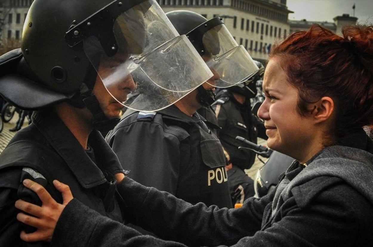The Story Behind This Powerful Photo Of A Police Officer And A Student ...