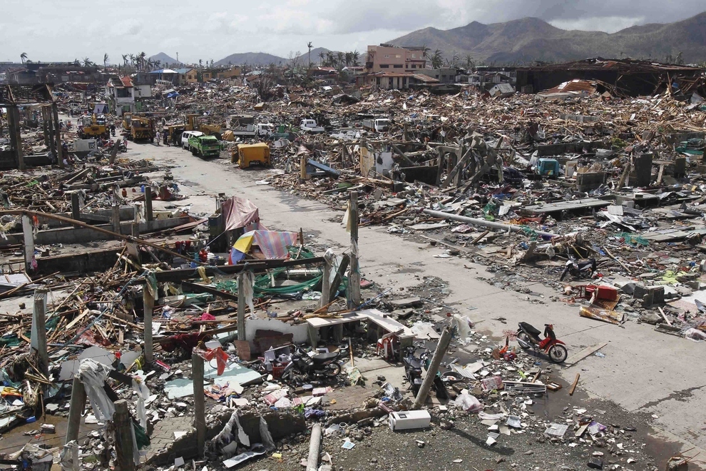 31 Devastating Images Of Typhoon Haiyan's Destruction