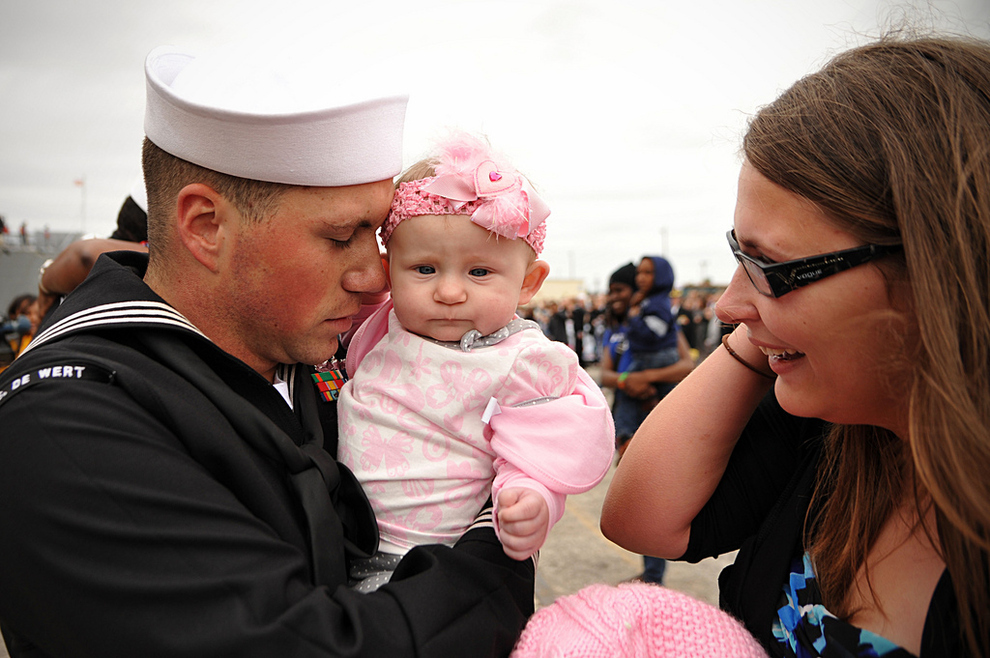 48 Servicemen Meeting Their Children For The First Time