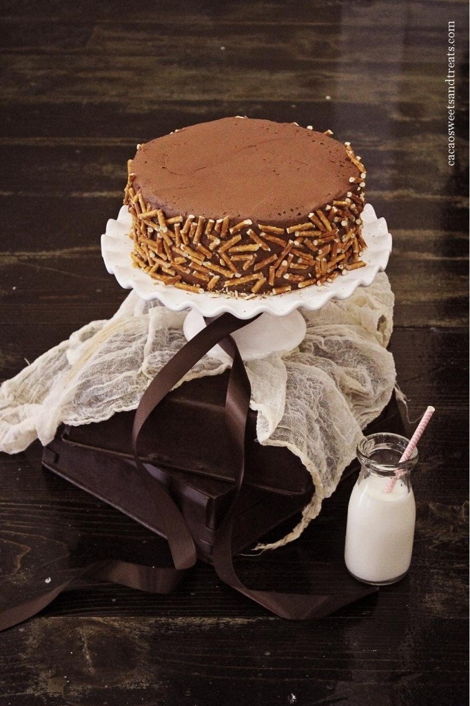 27 Cakes Covered In Delicious Food