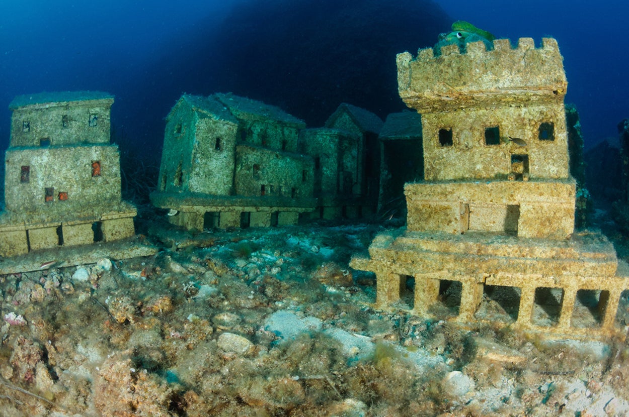 13 Magical Pictures Of A ’Mermaid’s Home’ Discovered Under The Sea