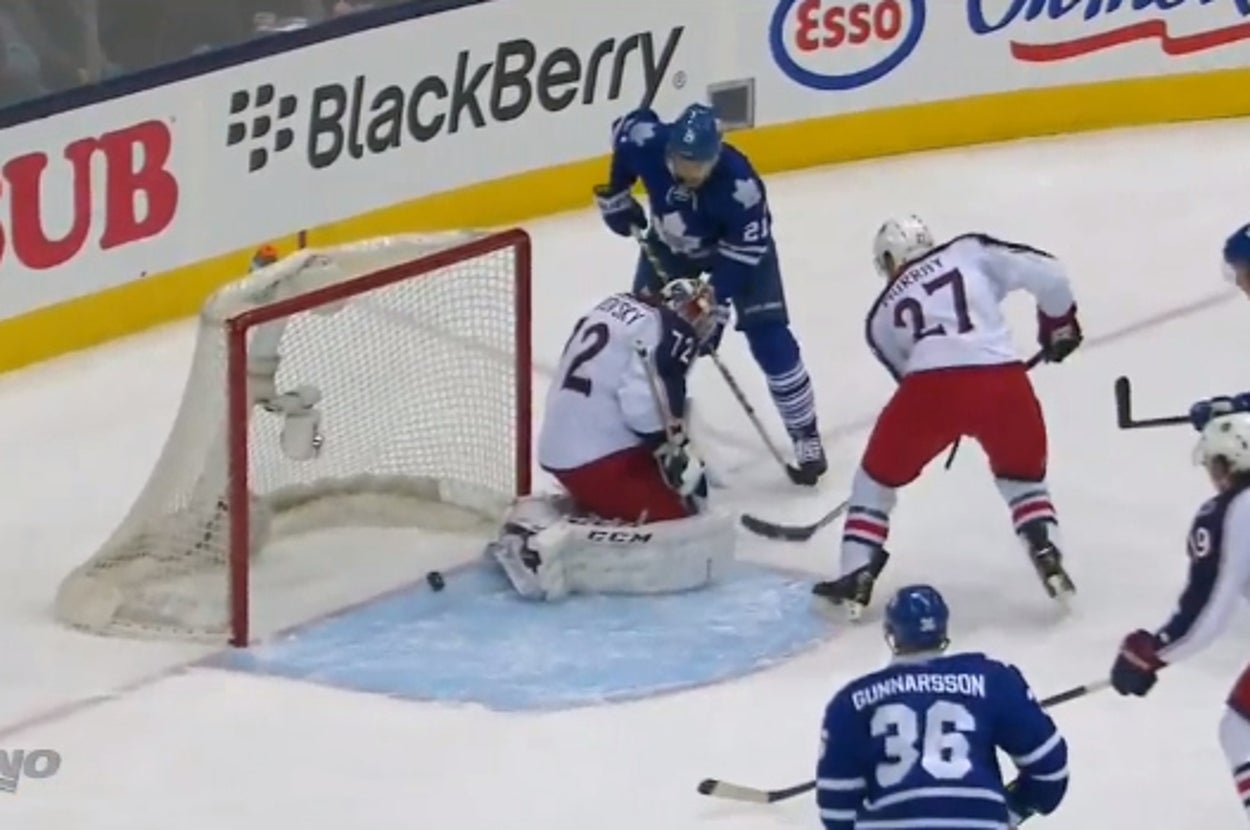 Magic Puck Stops On Goal Line For An Unbelievable Non-Goal