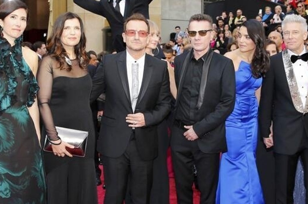 cumberbatch photobomb