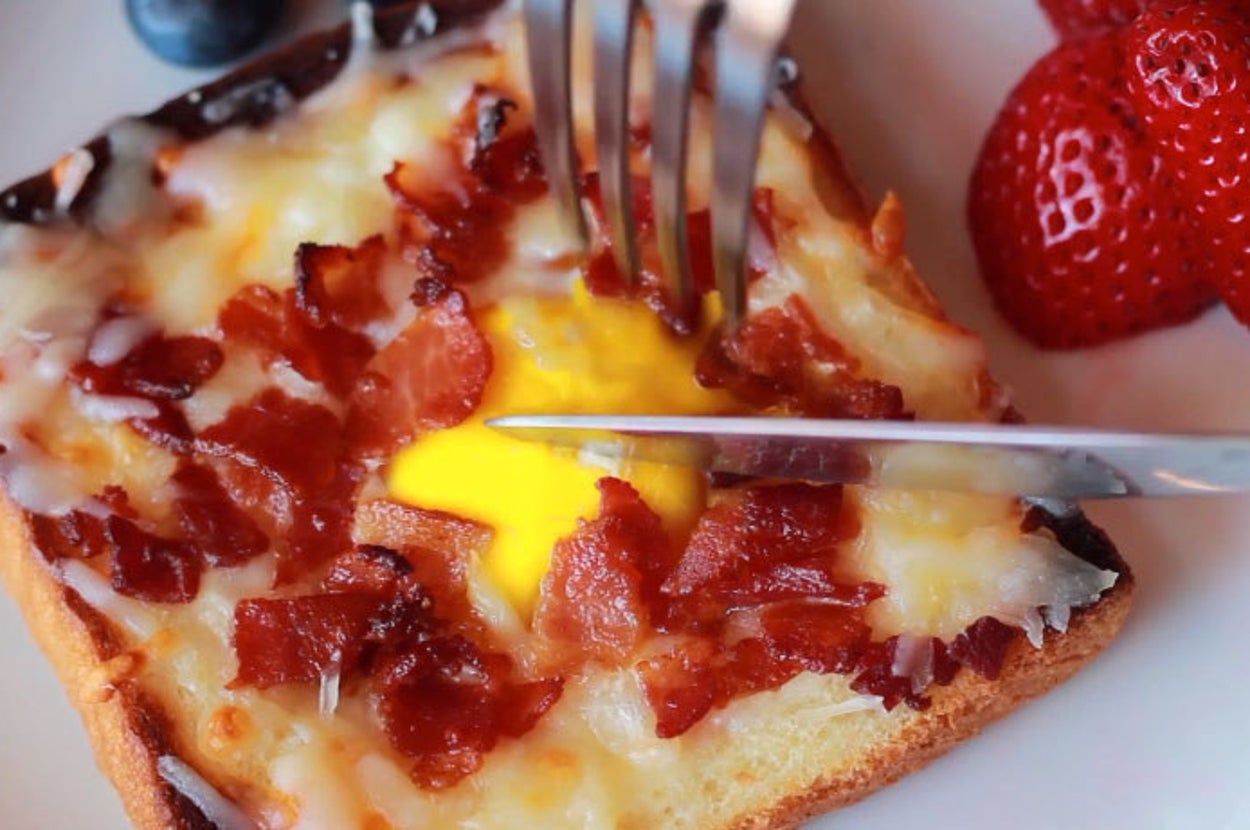 This “Pigs In A Jacuzzi“ Breakfast Recipe Will Make You Insanely Hungry