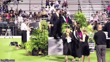 16 Epic Graduation Fails