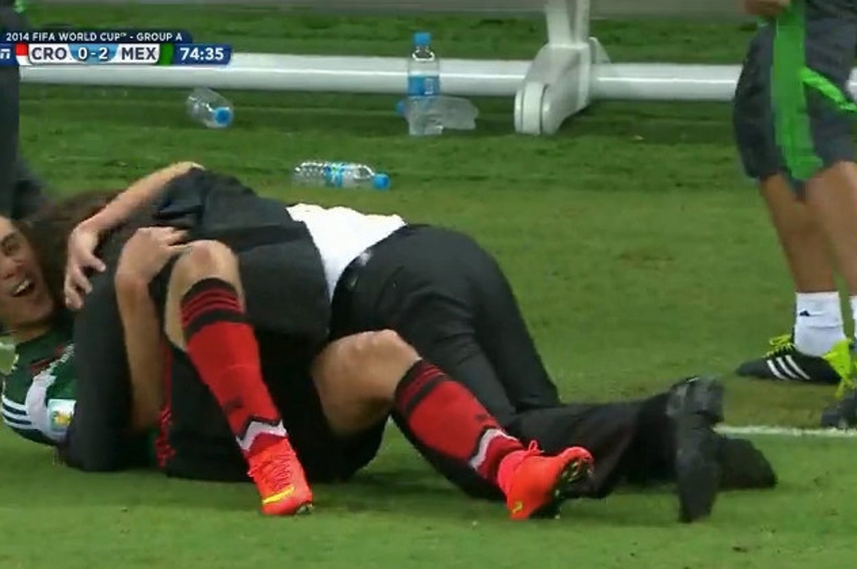 Mexico’s Coach Just Celebrated His Team’s Victory With The Hug Of The ...