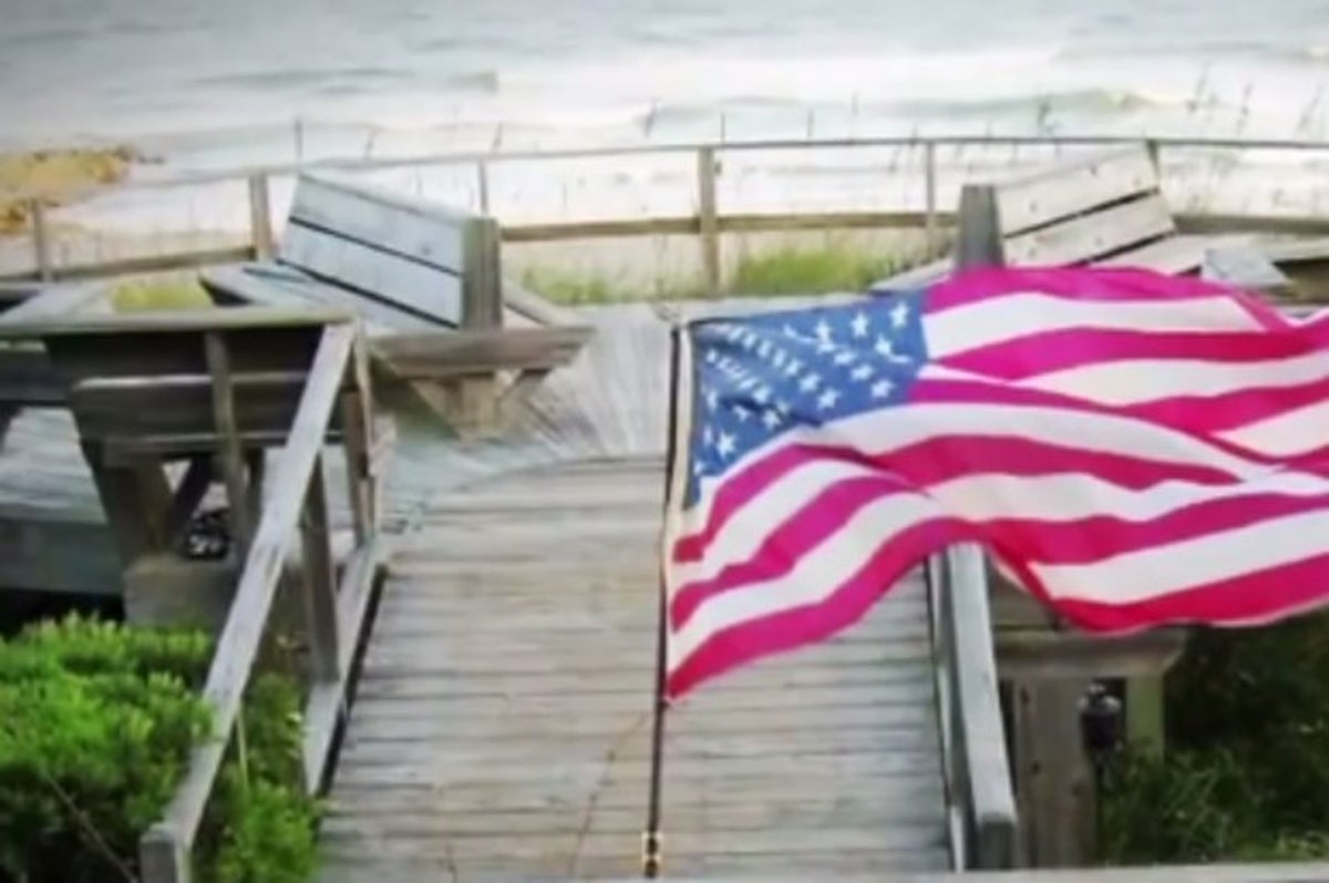 Deck Collapse Injures More Than A Dozen People Trying To Take A Selfie ...