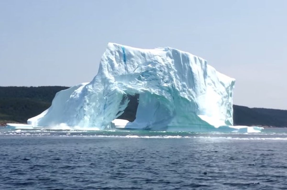 Video Captures Terrifying Moment Iceberg Collapsed, Unleashing Huge ...