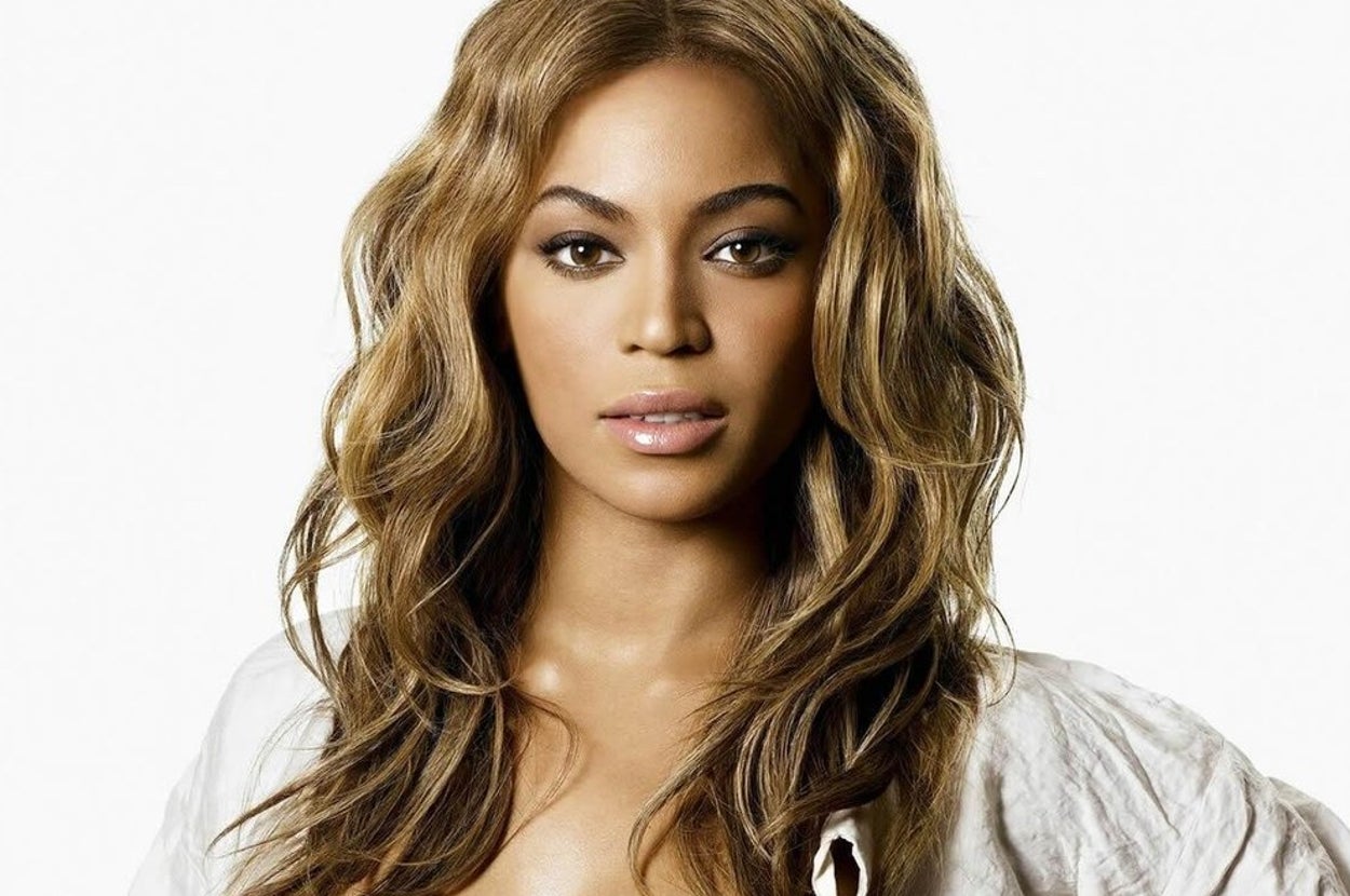 Damning Evidence That Beyoncé Is Photoshopping Her Instagram Pictures