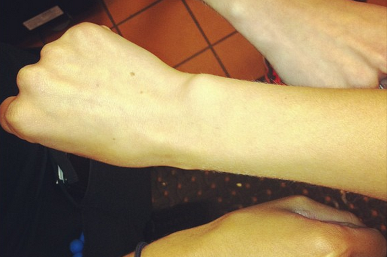 21 Struggles All People With Small Wrists Will Understand