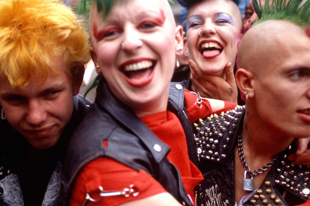 19 Filthy, Furious Vintage Photos Of Early Punk