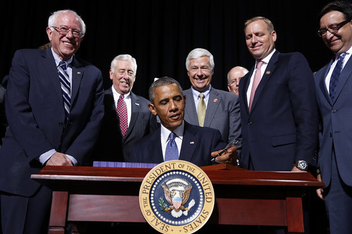 Obama Praises Republican Lawmakers As Key To Veterans Affairs Overhaul