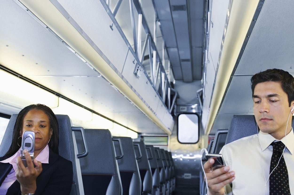 15 Commuting Struggles That Are Never Not Awkward