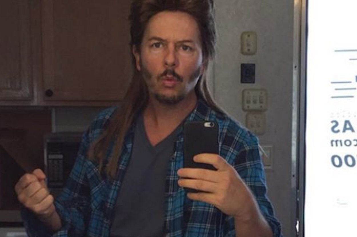 David Spade Shared A Selfie Of Himself In His “Joe Dirt” Costume