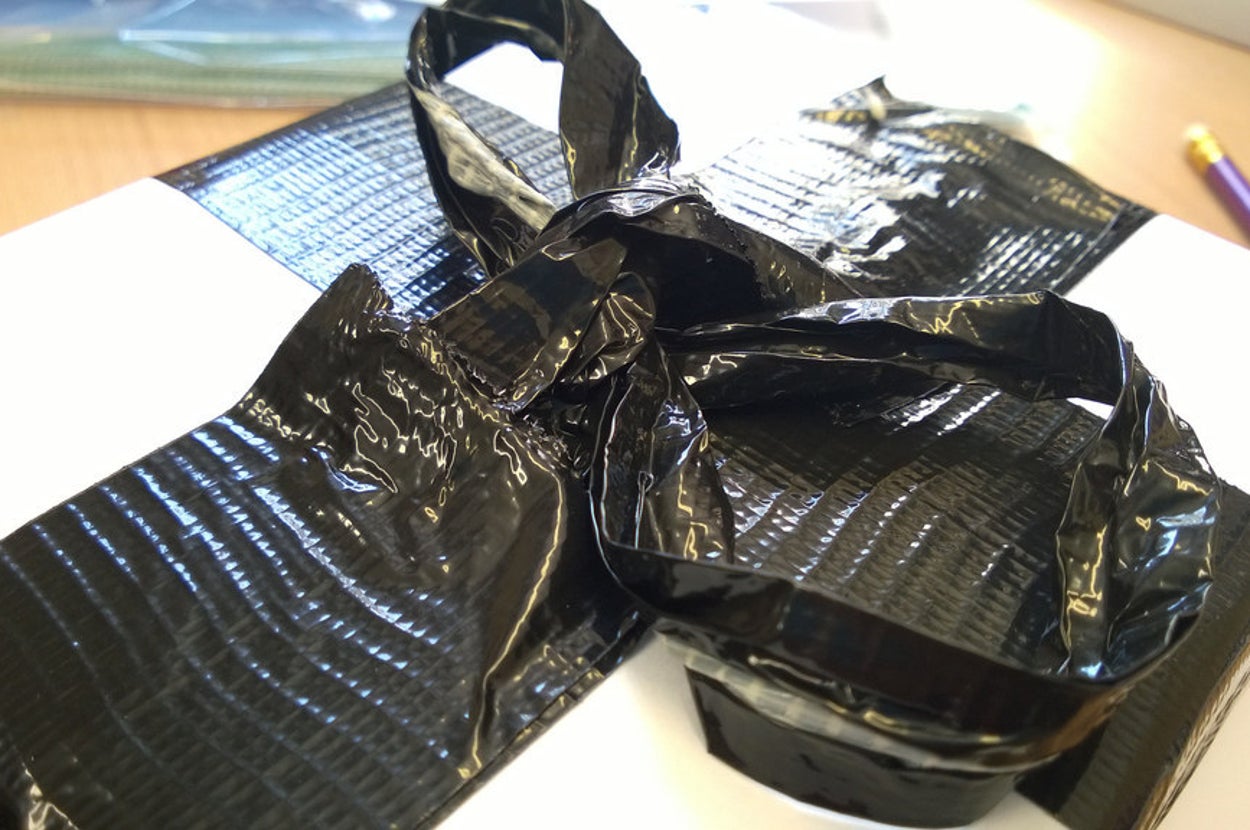 12 Hacks For The Gift-Wrapping Impaired