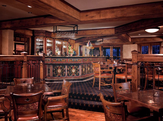 14 Mountain Town Bars You Must Drink At This Winter