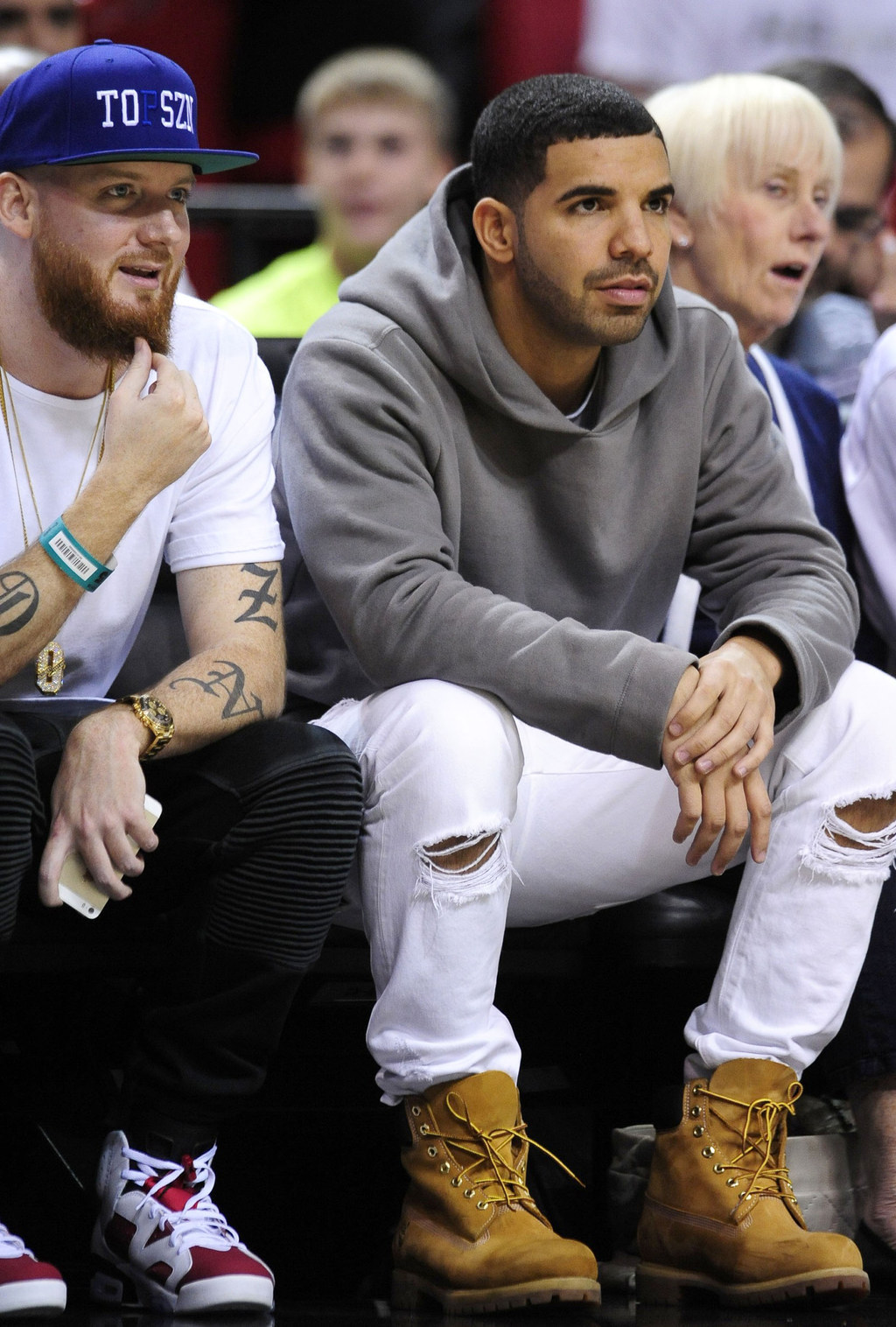 The 7 Stages Of Drake At A Basketball Game