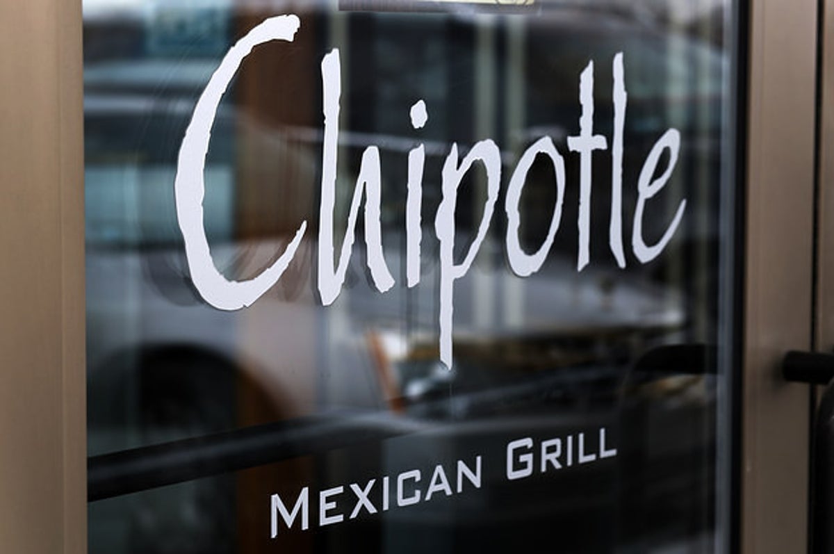 Falling Sales Show Why Chipotle Laughs At The Junk Food Giants