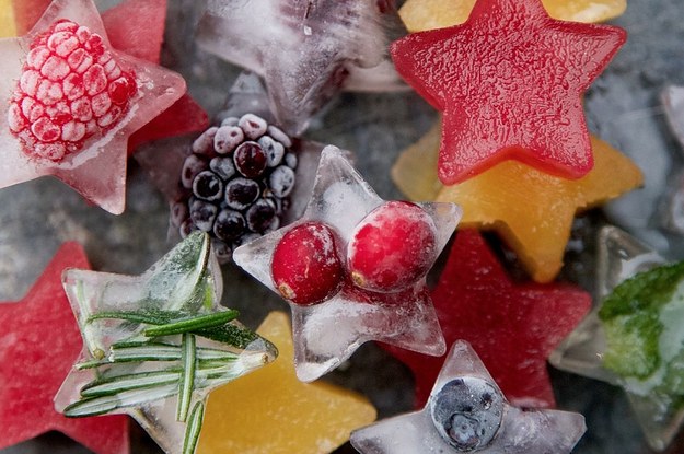 11 Festive Ice Cubes To Impress Your Friends At Your Next Holiday Party