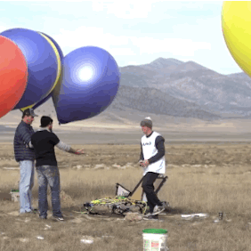 This Crazy Guy Recreated “Up” By Having 90 Balloons Lift Him Up To ...