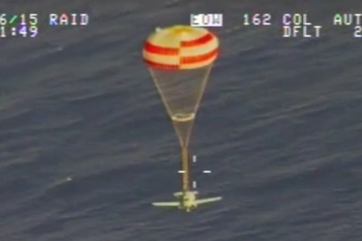 Hawaii-Bound Pilot Forced To Deploy Airplane's Parachute After Running ...