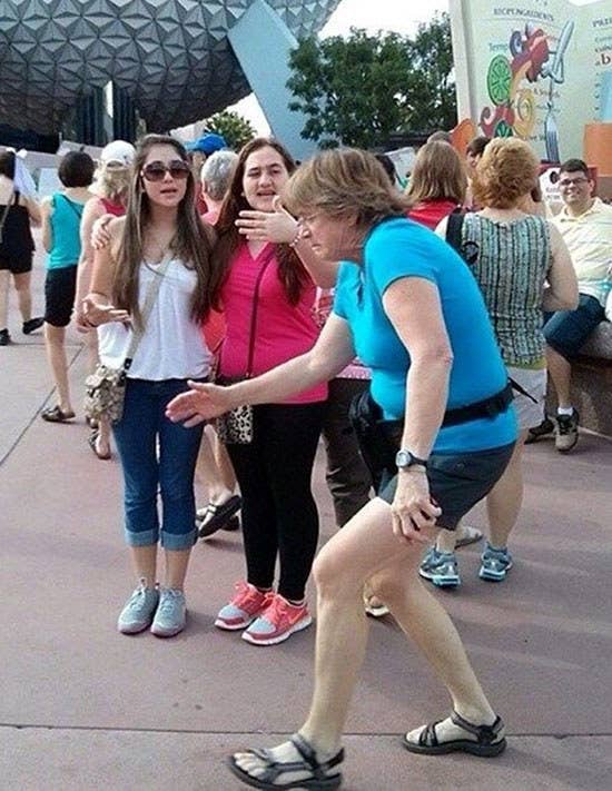 10 People Who Ruined Photos In The Most Ridiculous Way