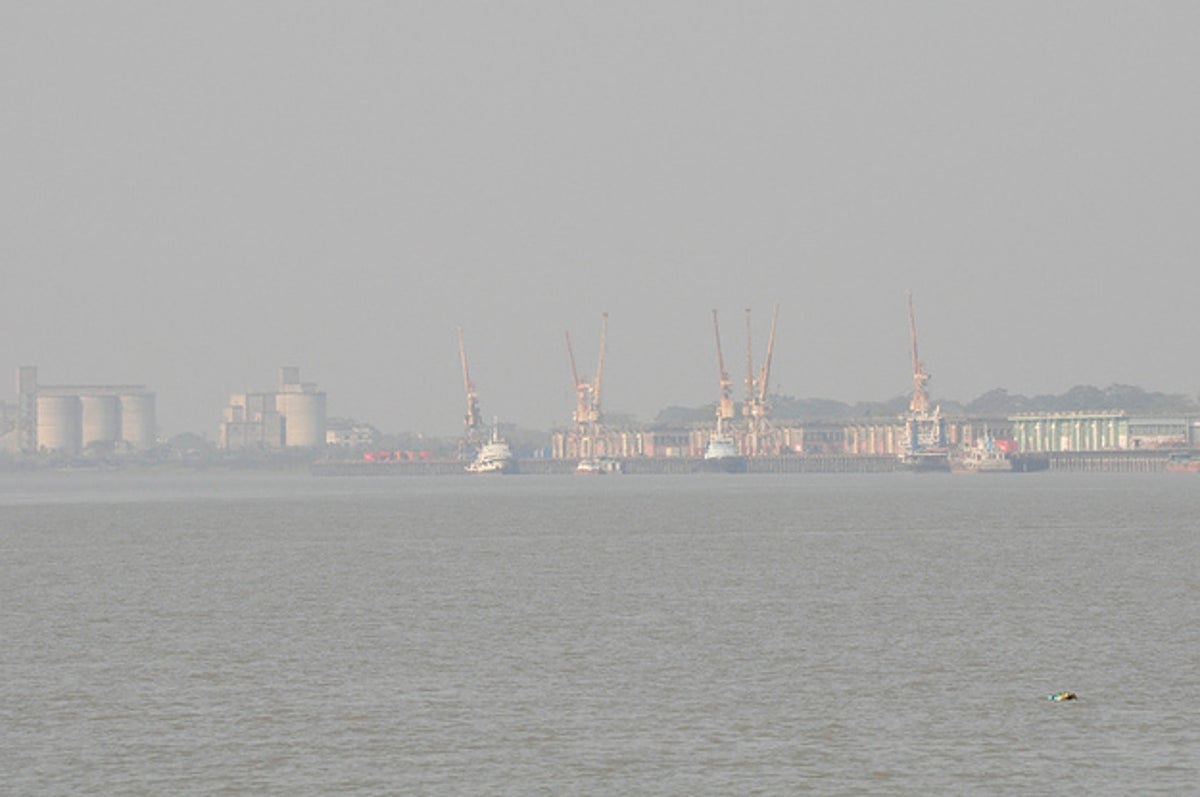 5 Dead And 100 Trapped In Bangladesh Cement Factory Collapse