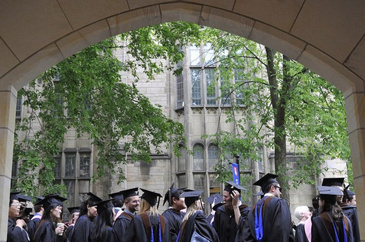 Yale's First Online Degree Gets Complaints From Alumni, Cheers From ...