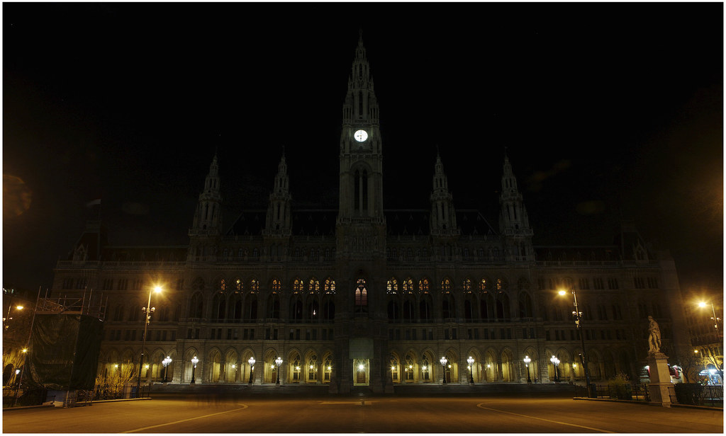 See World Landmarks Go Dark For Earth Hour